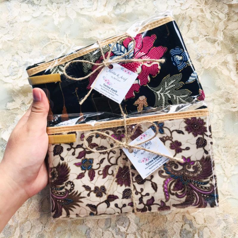 Jual Paket 50 PCS souvenir pouch batik 19x12cm dompet batik souvenir pernikahan | Shopee Indonesia