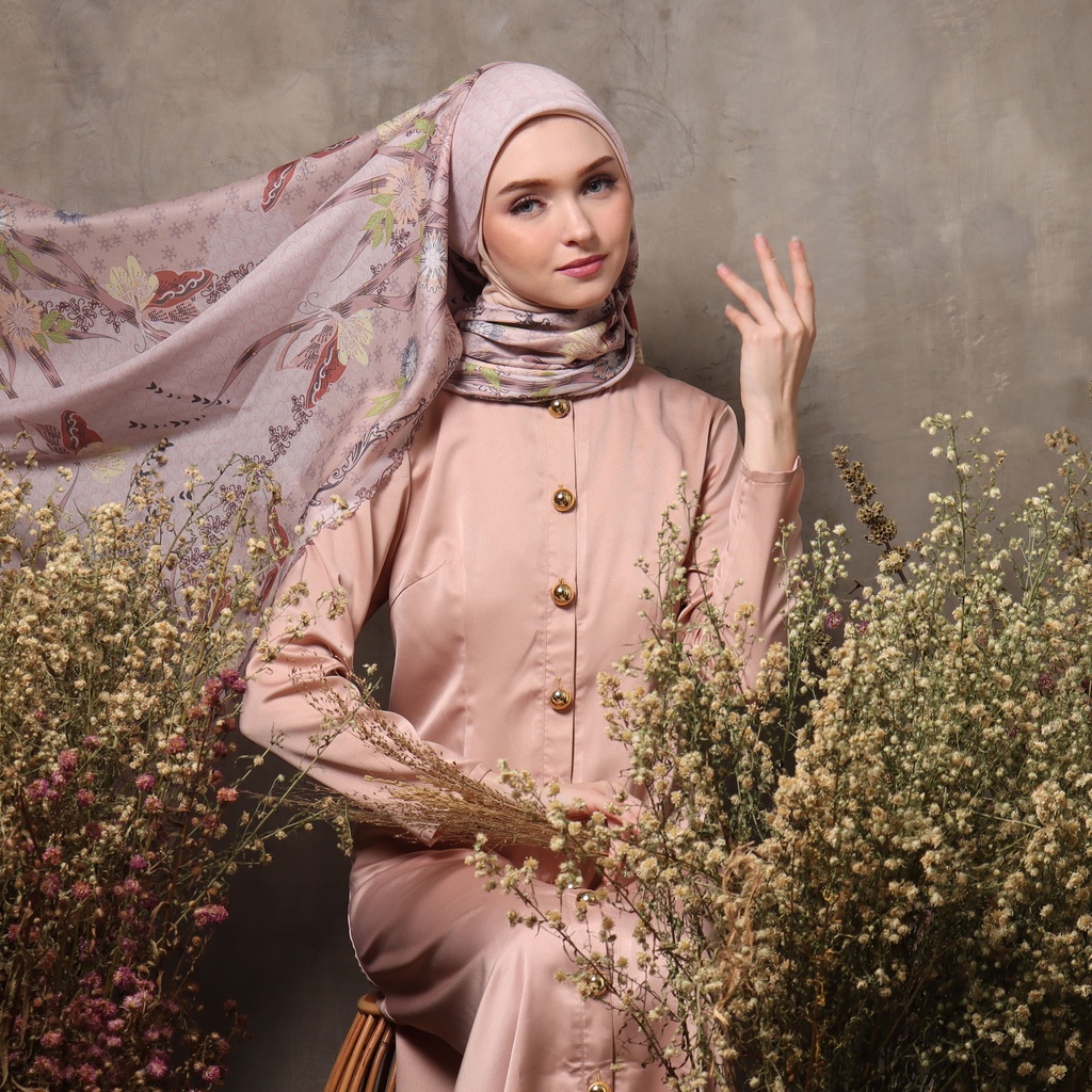 Jual Scarfola Arimbi Series Bambu Voal Square - Peach | Shopee Indonesia