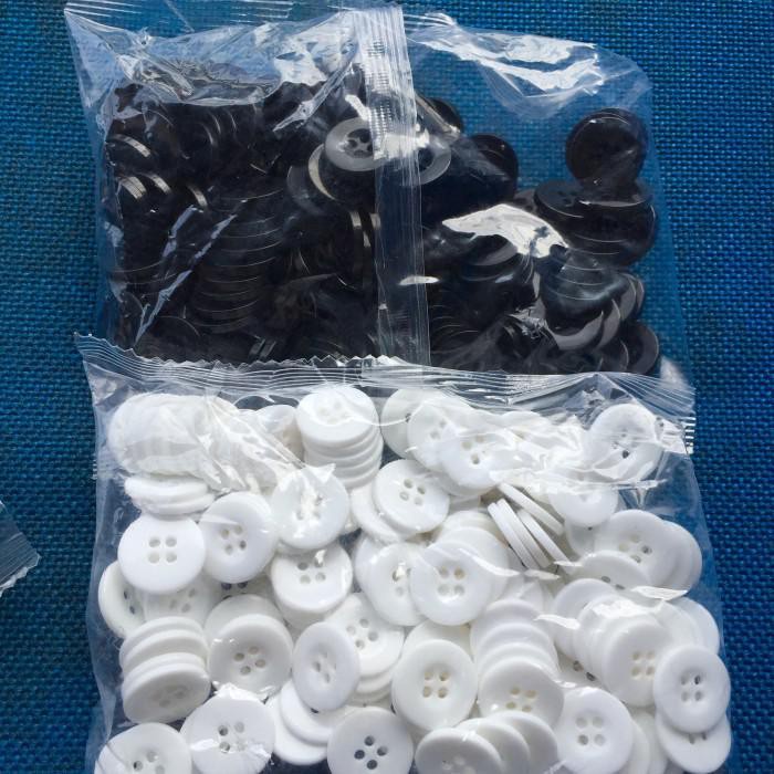 Jual Kancing / Kancing Celana/Kancing Baju/28L/18Mm/Hitam/Putih - Putih ...