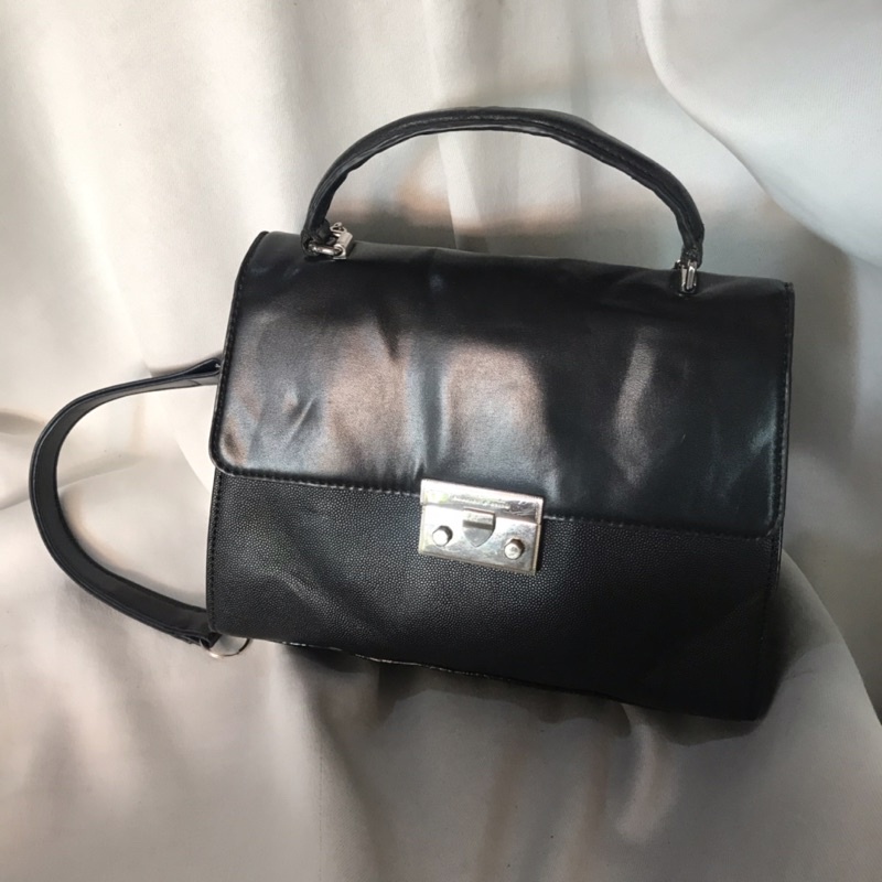 Jual CHARLES AND KEITH sling bag preloved prelove pl tas selempang ...