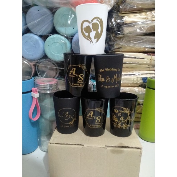 Jual gelas cangkir berwarna hitam/putih sudah sablon | Shopee Indonesia