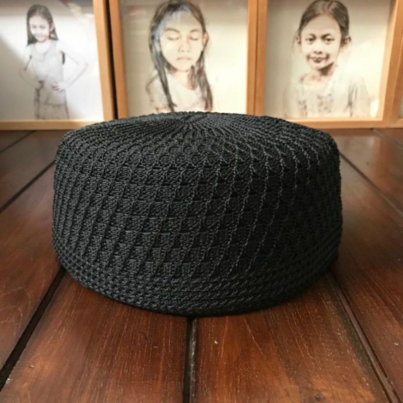 Jual KOPIAH SONGKOK RAJUT OVAL SPON WARNA HITAM | Shopee Indonesia
