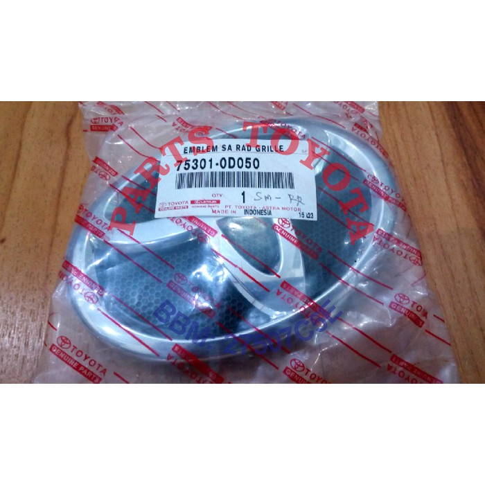 Jual Spare part Original Toyota D050 Logo Emblem Grille Etios Original 100% original | Shopee ...