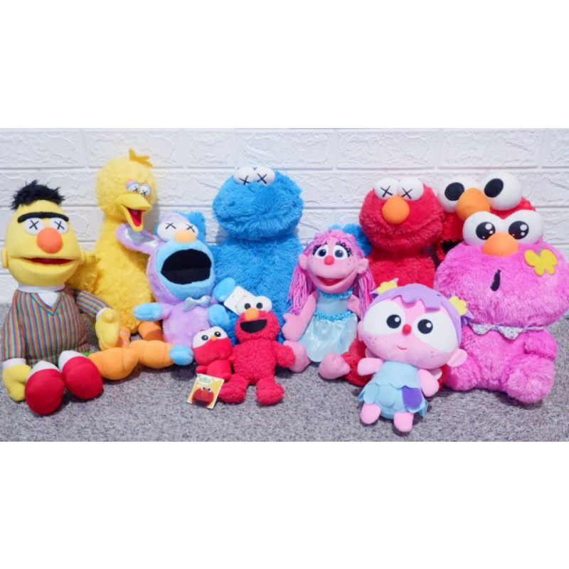 Jual boneka Elmo kaws UNIQLO sesame street ORI | Shopee Indonesia