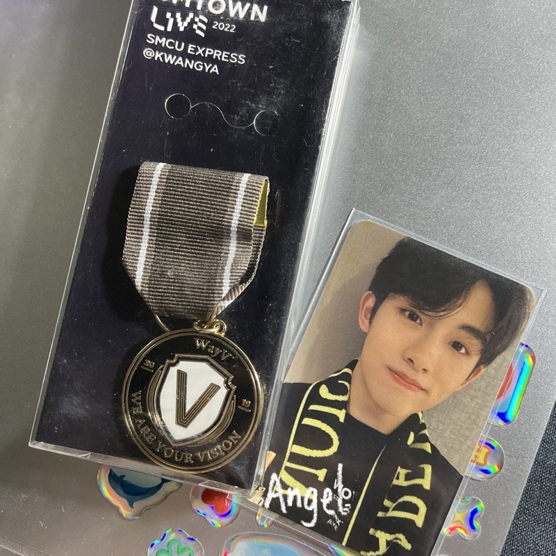 Jual WINWIN EMBLEM BADGE MD SMCU WAYV NCT SPECIAL PHOTOCARDS PC ...