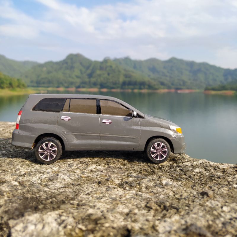 Jual Diecast Miniatur Mobil Toyota Kijang Innova G | Shopee Indonesia