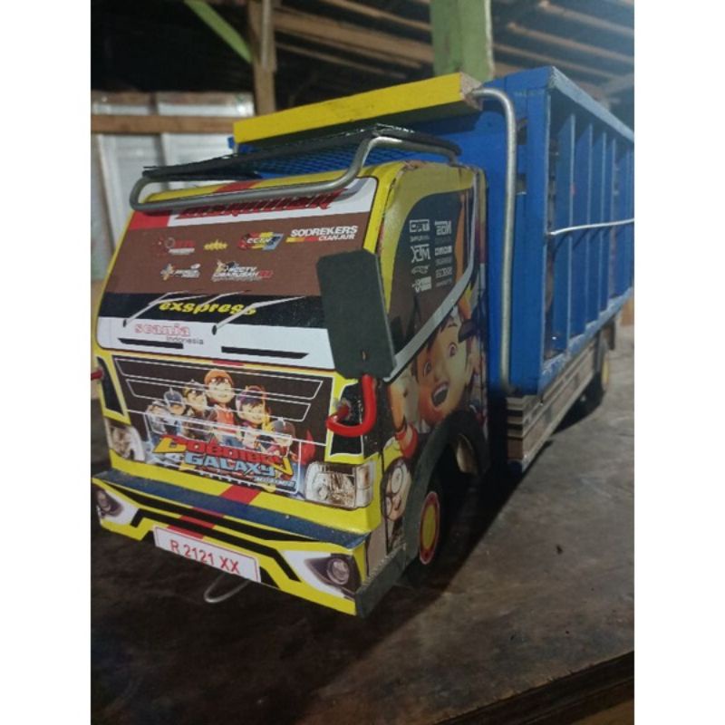 Jual MINIATUR TRUK FULL KAYU TRUK OLENG RODA BELOK KANAN KIRI | Shopee ...