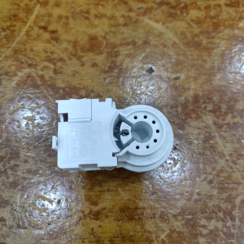 Jual SOCKET SOCET CRT 7PIN /SOCKET LEHER KECIL CAKAR 864 | Shopee Indonesia