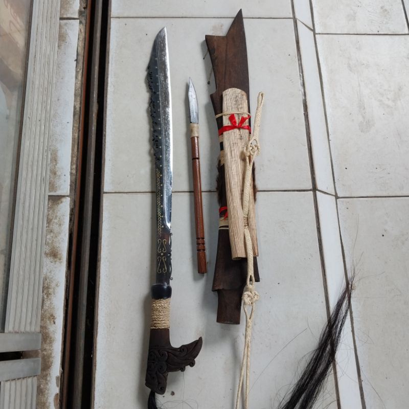 Jual MANDAU KHAS DAYAK KALIMANTAN BAJA PER BULU SI BELANG ASLI | Shopee ...