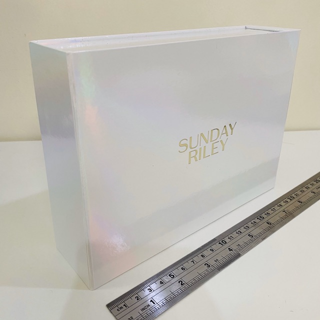 Jual SUNDAY RILEY hard box - extra packaging | Shopee Indonesia