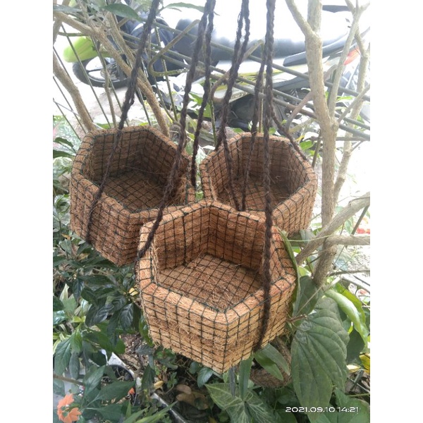 Jual pot bunga serabut kelapa @pot bunga ,pot cantik ,/pot gantung ...