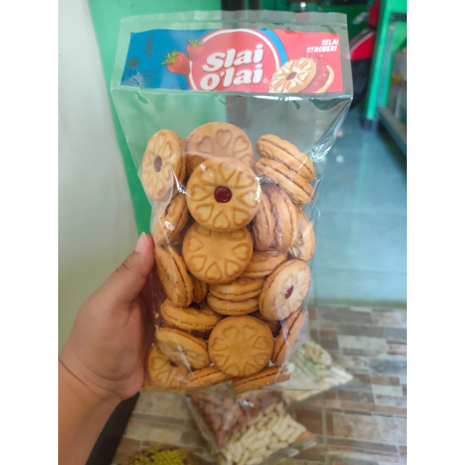 Jual SNACK / JAJANAN / CEMILAN SLAI OLAY STRABERI 250gram | Shopee ...