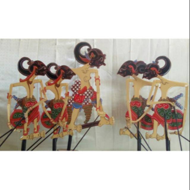 Jual SATU SET WAYANG KLITIK MODEL SOLO PANDAWA LIMA DENGAN DUDUKAN KAYU ...