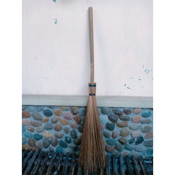 Jual Sapu Lidi Gagang Panjang Sapu Taman Halaman Gagang Bambu Plat Besi ...