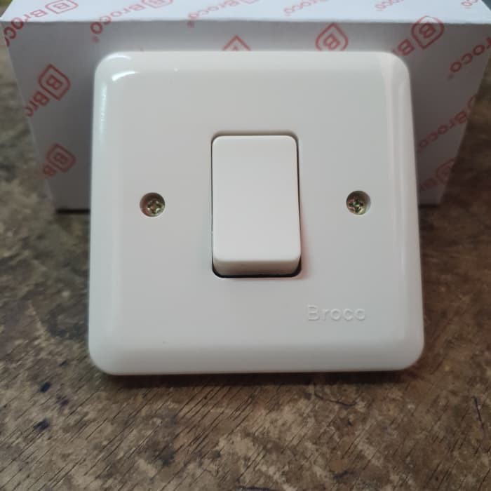 Jual SAKLAR SAKELAR ENGKEL SERI TRIPLE 1 ARAH BROCO NEW GEE INBOW ...