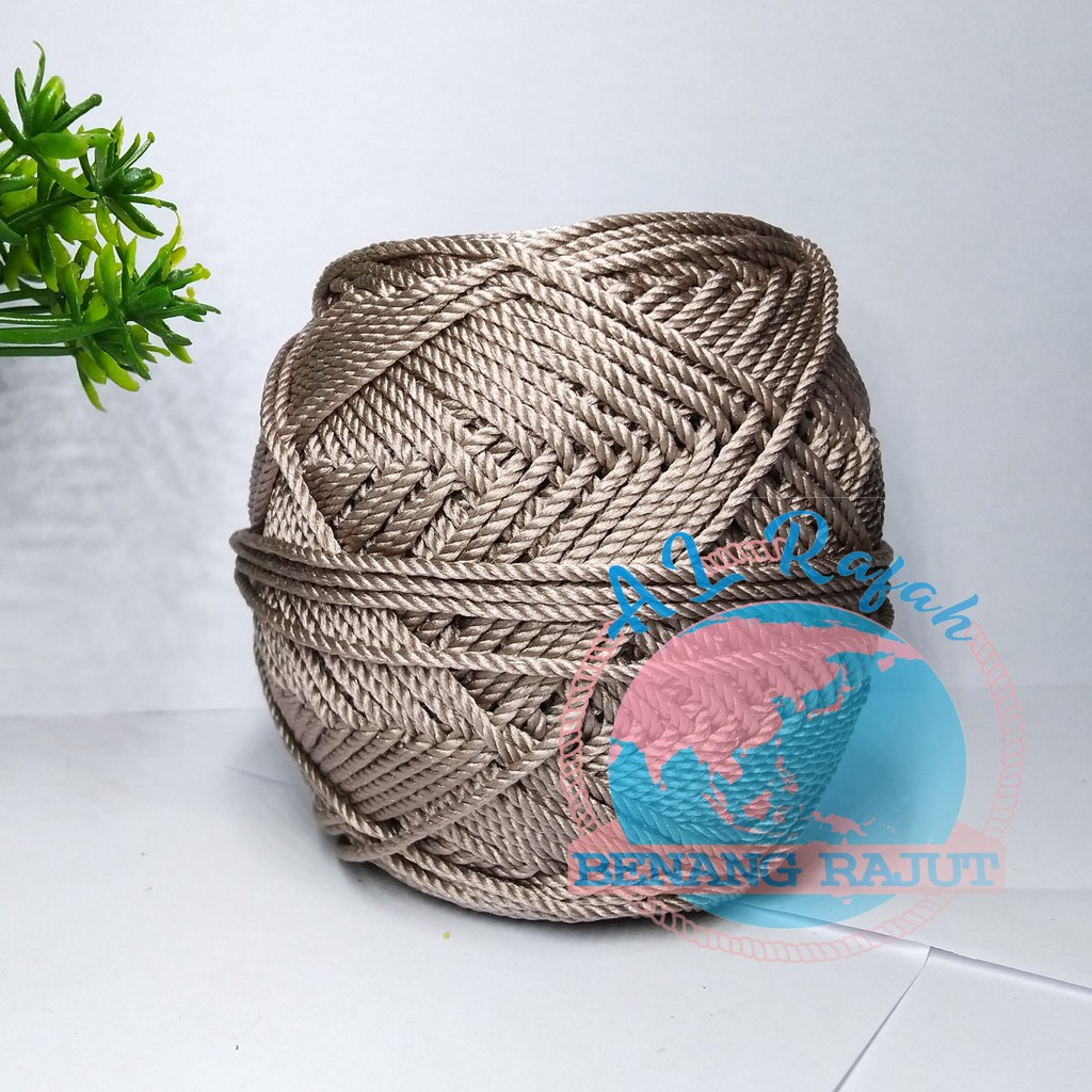 Jual ALRAFAH ALSTORE - BENANG RAJUT POLY KILAP KOPI SUSU | Shopee Indonesia