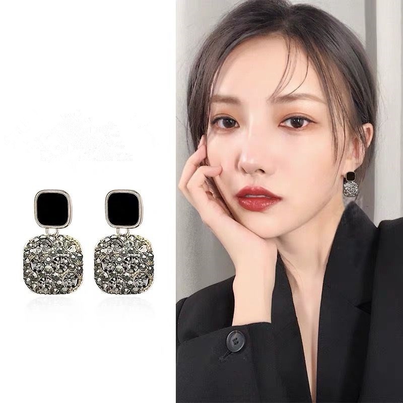Jual Anting Geometri Drop Diamond Model Korea Elegant | Shopee Indonesia