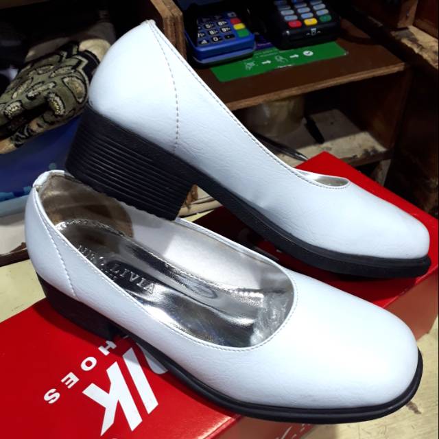 Jual Sepatu pantofel putih/sepatu perawat neo livia original | Shopee ...