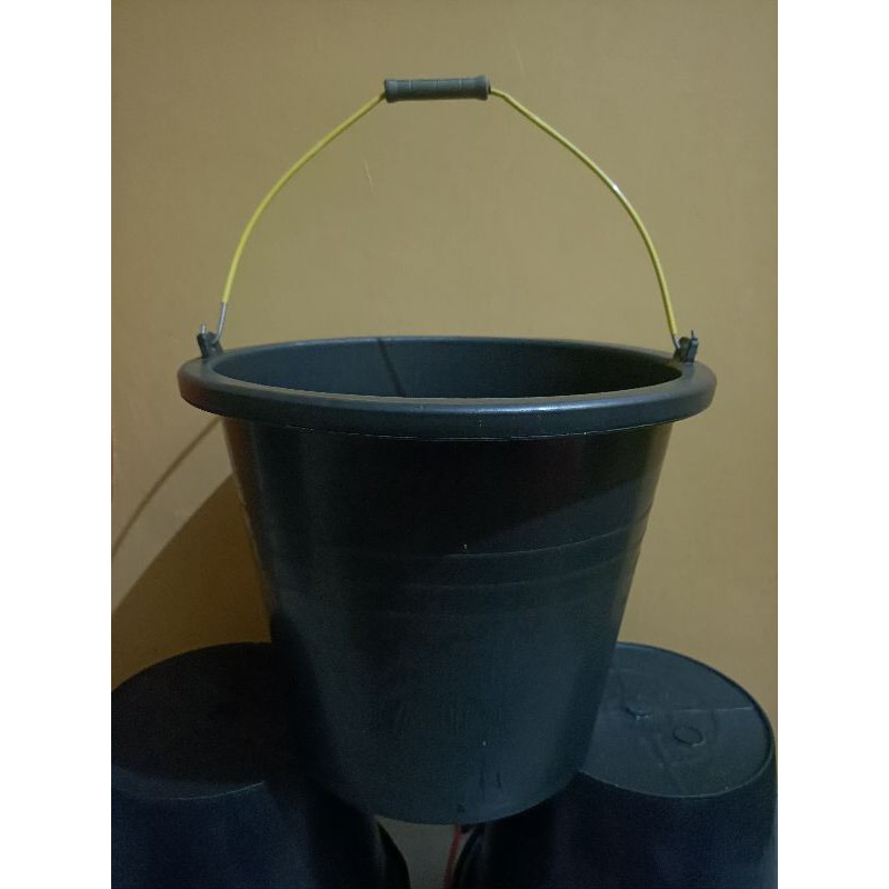 Jual ember karet tebal hitam 24 / ember timba cor 24 / ember anti pecah ...