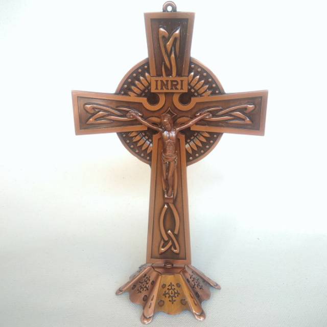 Jual Salib Duduk Altar Meja Doa Ibadah Keluarga Corpus Yesus INRI Logam ...