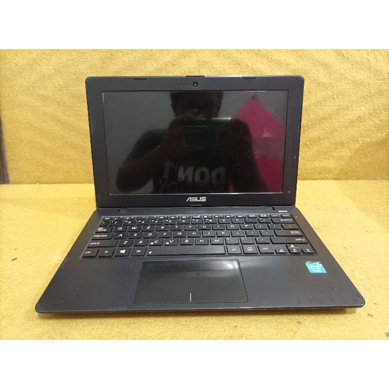Jual Laptop Asus X200. RAM 2GB. HDD 320GB. Win 10 | Shopee Indonesia