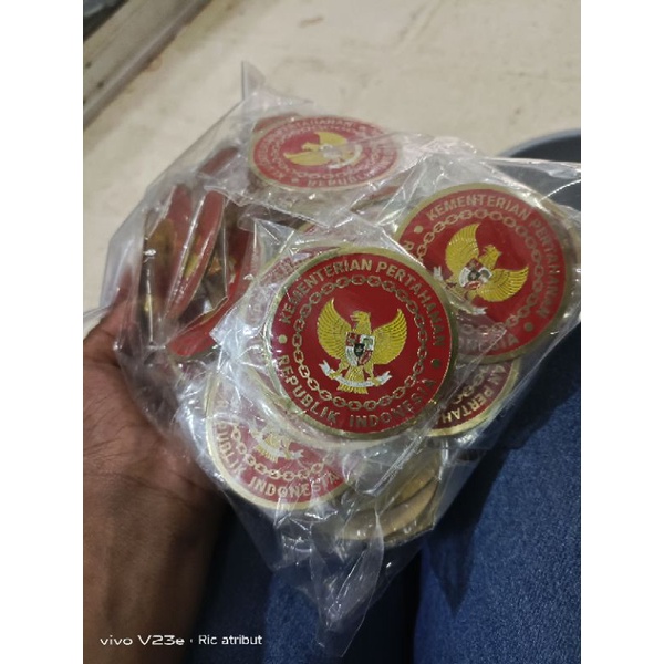 Jual emblem kemhan terbaru 2022 emblem baret kemhan kuningan emblem tni ...