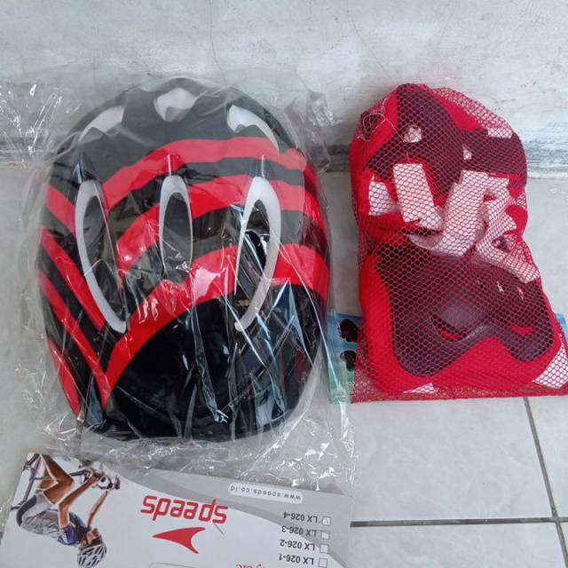 Jual Helm Sepatu Roda / Helmet Inline Skate fullset | Shopee Indonesia