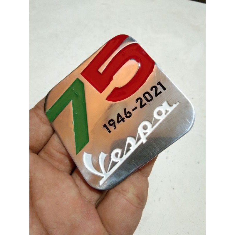 Jual Vespa emblem 75 1946-2021 vespa anniversary | Shopee Indonesia