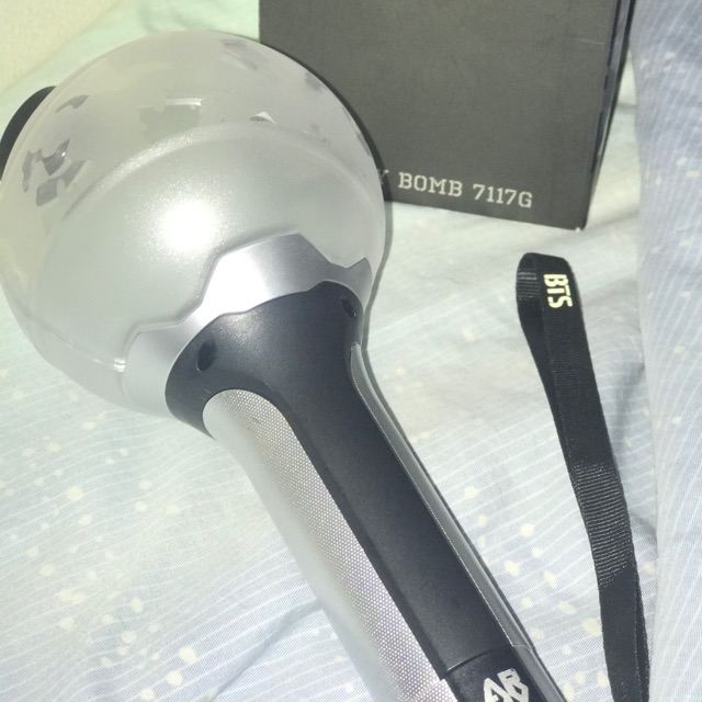 Jual BTS OFFICIAL ARMY BOMB VER. 2 (NO BATTERIES INCLUDED) | Shopee ...