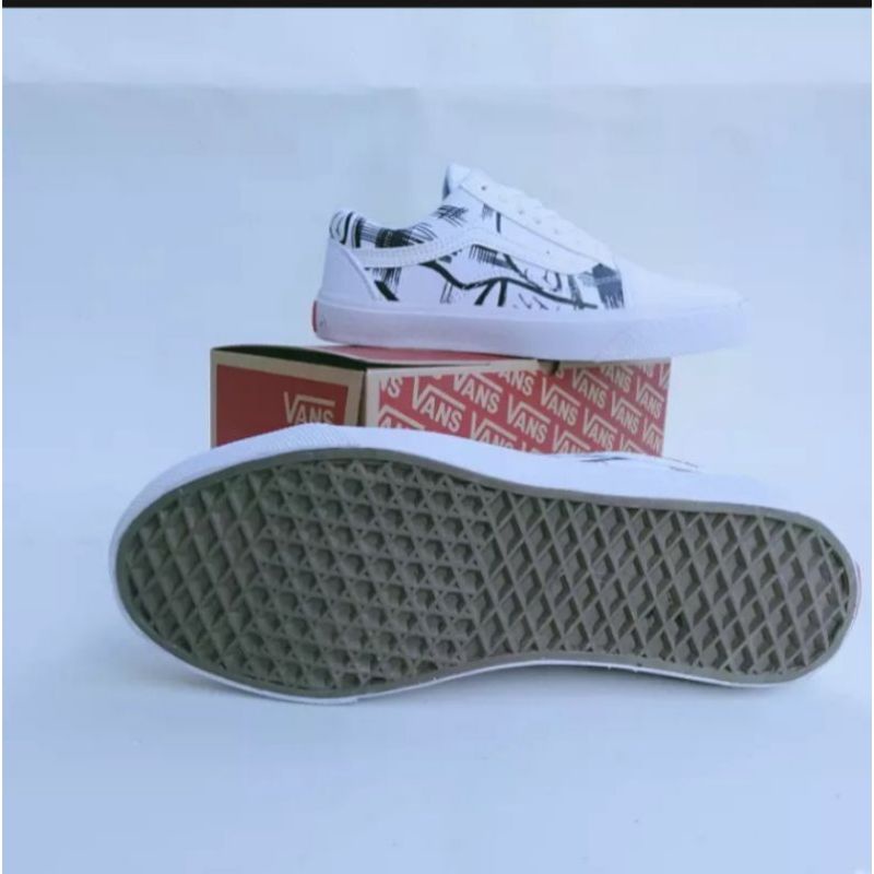 Jual Sepatu old school Batik list Putih, Sepacu casual , Sepatu pria ...