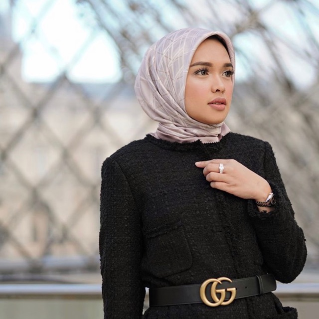 Jual Buttonscarves Louvre Series Square (Brun) | Shopee Indonesia