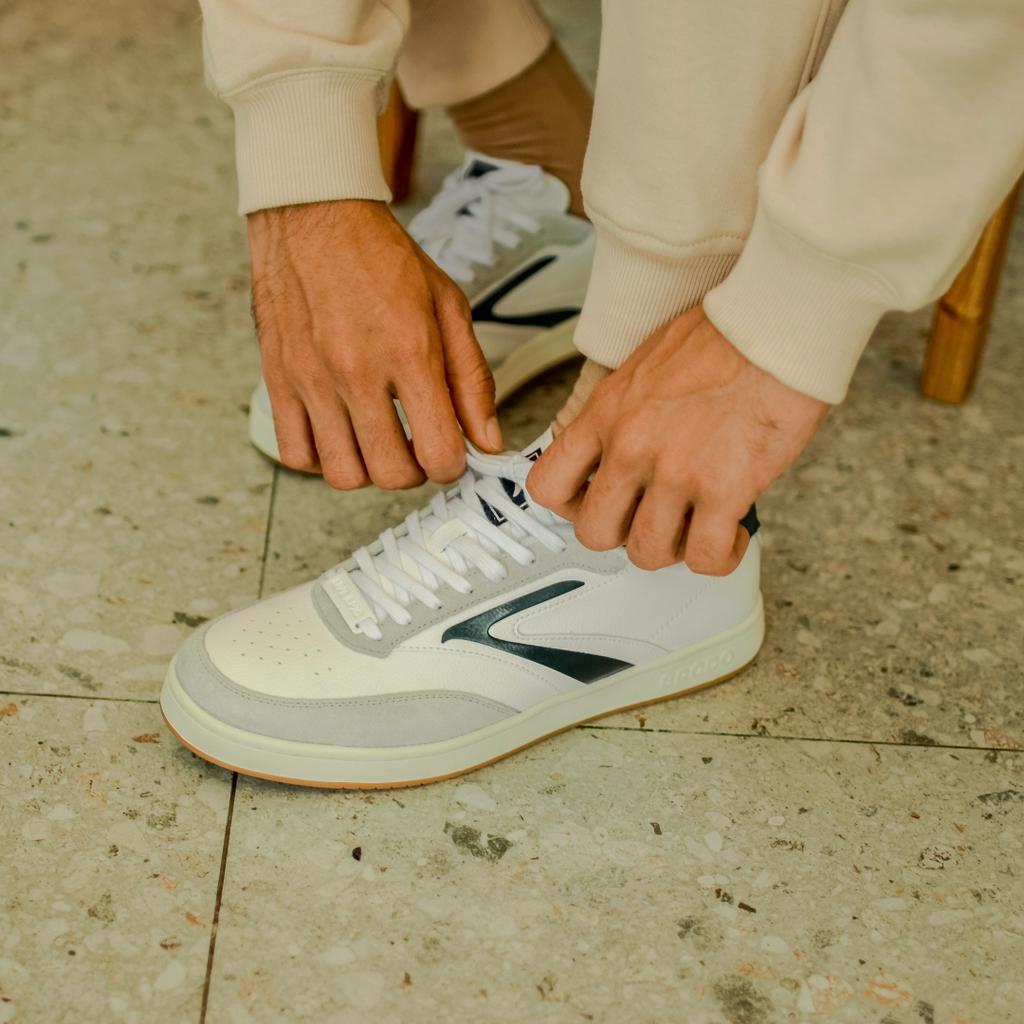 Jual BRODO - Sneakers Ace Tennis Ivory Black | Shopee Indonesia