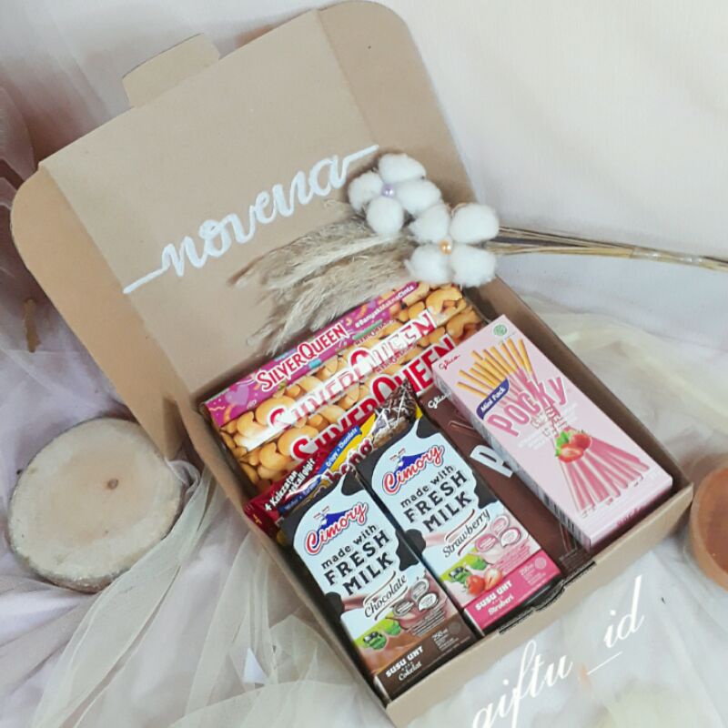 Jual Hadiah Wisuda | Valentine Snack box | Free gift card | Gift box ...