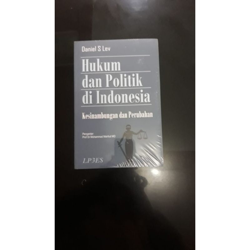 Jual Buku Hukum Dan Politik Di Indonesiadaniel S Levlp3es Shopee Indonesia 