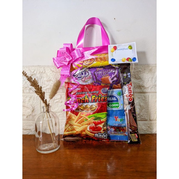Jual Hampers paket ciki kentang (snack ultah anak anak) | Shopee Indonesia