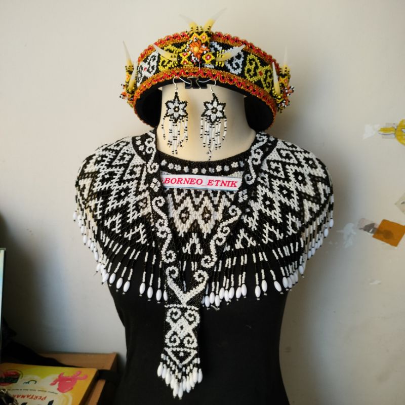 Jual satu set topi mahkota dan kalung dan anting dan rompi dada ...