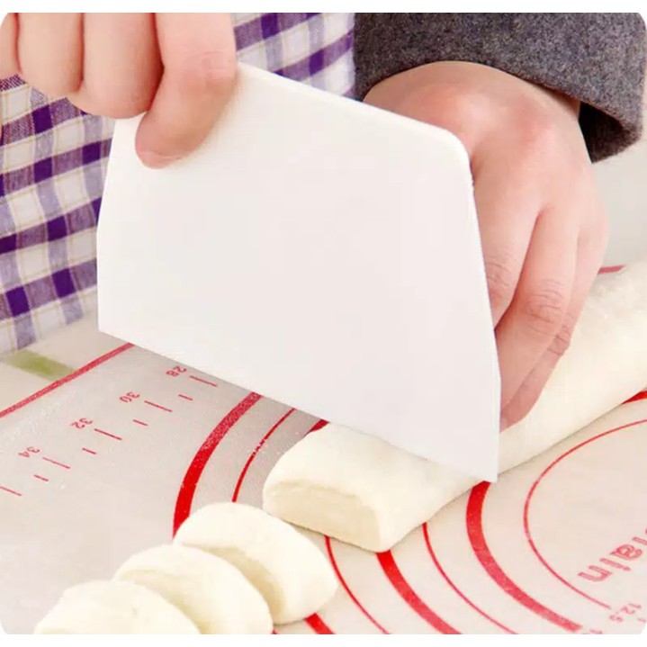 Jual Scraper Plastik Trapesium Ukuran Besar / PEMOTONG ADONAN KUE DAN ...