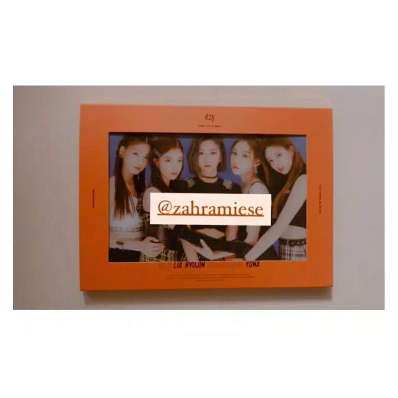 Jual ALBUM ITZY WANNABE YUNA COVER | Shopee Indonesia