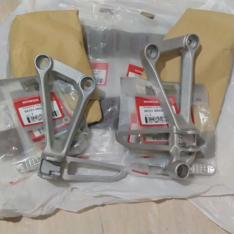 Jual postep step foot step CBR 150 Thailand set pellor original Honda ...
