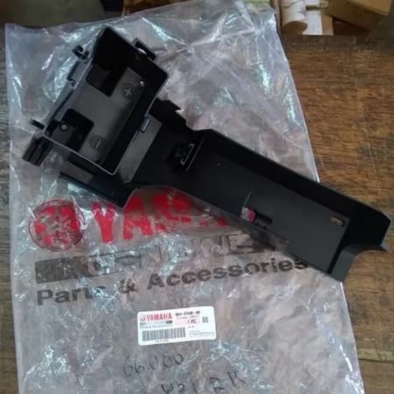Jual Box tempat aki yamaha new R15 vva V3 original | Shopee Indonesia