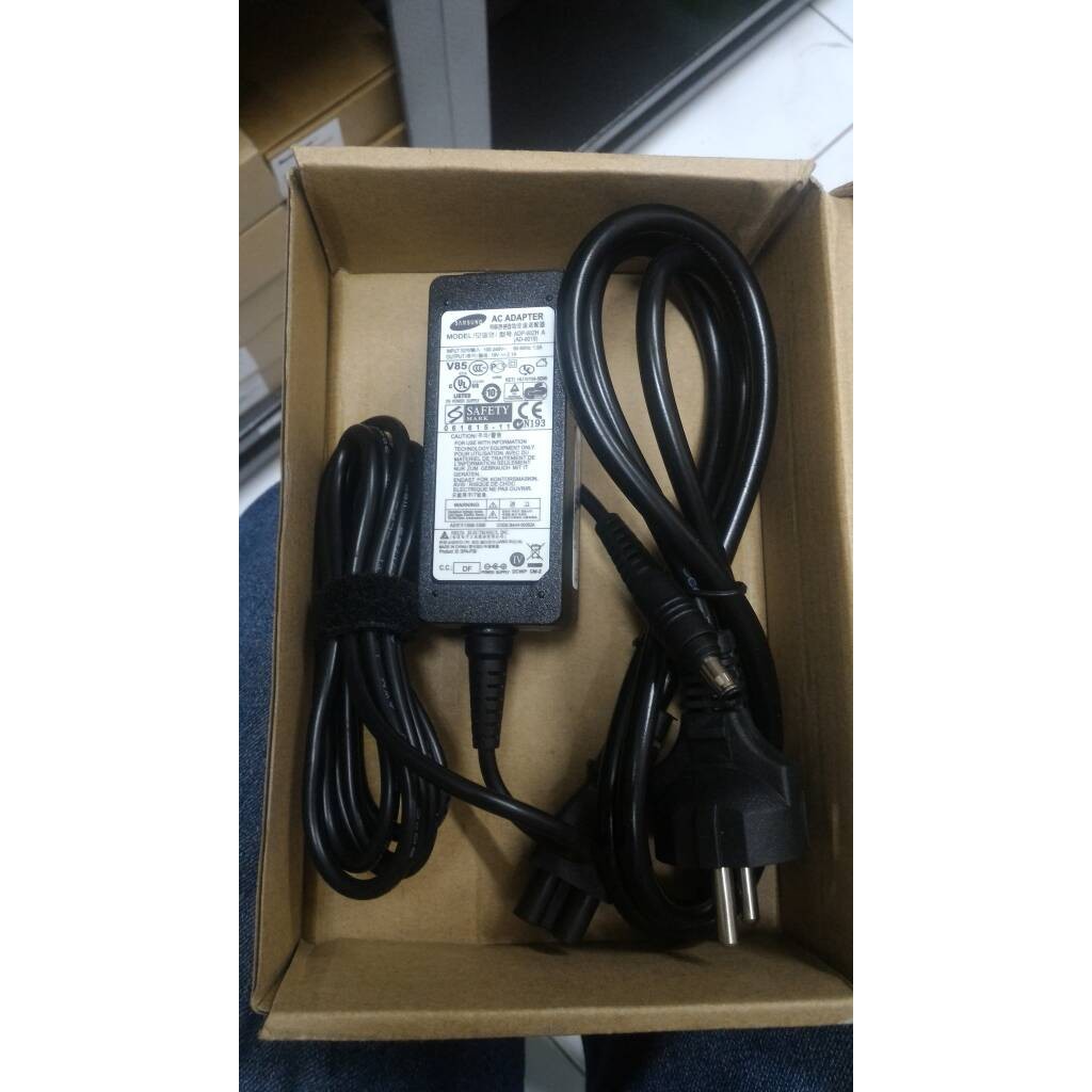 Jual Adaptor Charger Laptop Samsung Original 19v-2.1A Bulat Jarum N143 ...