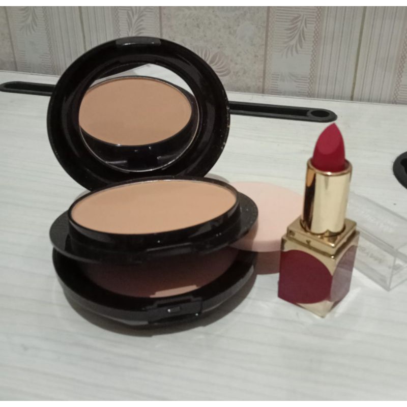 Jual BEDAK REVLON 2IN1 BASAH DAN KERING FREE LIPSTIK,,,COD | Shopee ...