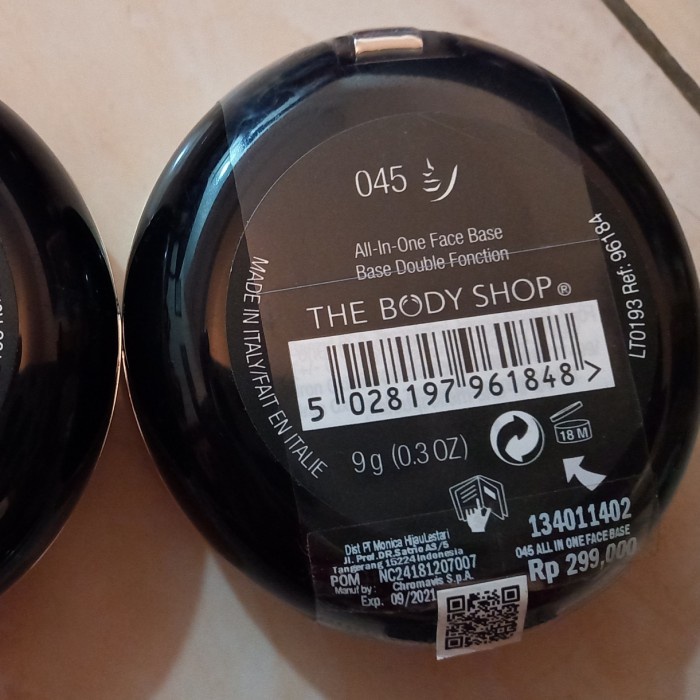 Jual Bedak All in one face base The Bodyshop - Base 045 | Shopee Indonesia