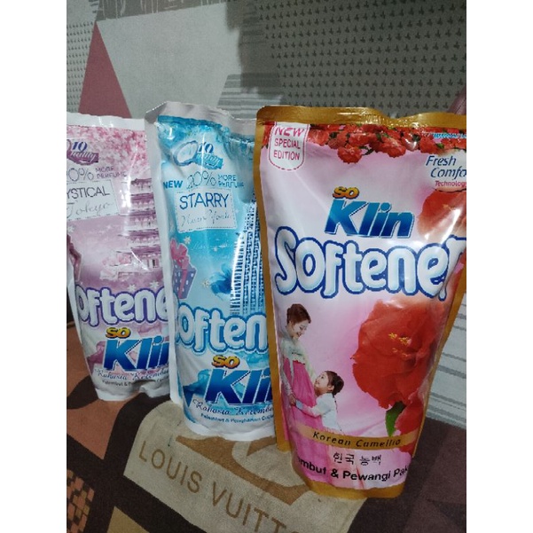 Jual SO KLIN SOFTENER PAKAIAN 900ML | Shopee Indonesia