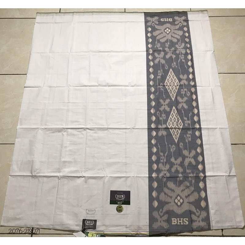 Jual SARUNG BHS COSMO SILVER MOTIF CPP WARNA PUTIH | Shopee Indonesia
