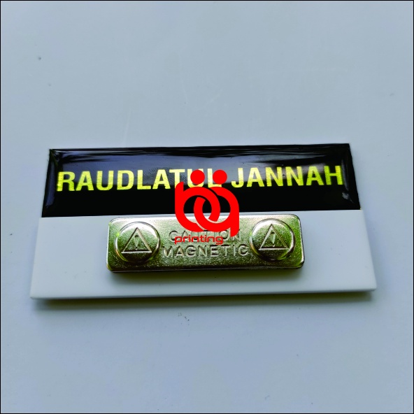 Jual Name Tag Nama Dada Papan Nama Akrilik Hitam Emas dan putih Sekolah ...
