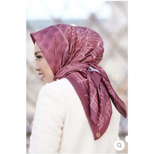 Jual Buttonscarves Louvre Satin Rouge (As Is) | Shopee Indonesia