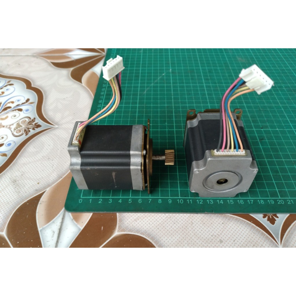 Jual Motor Stepper Japan Servo KH56LM2U003 2.5A 2Pcs | Shopee Indonesia