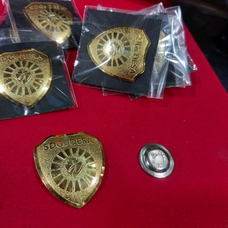 Jual pin dada SDGS DESA | Shopee Indonesia