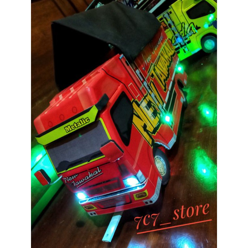 Jual miniatur truk Oleng New Tawakal merah variasi lampu LED terpal ...